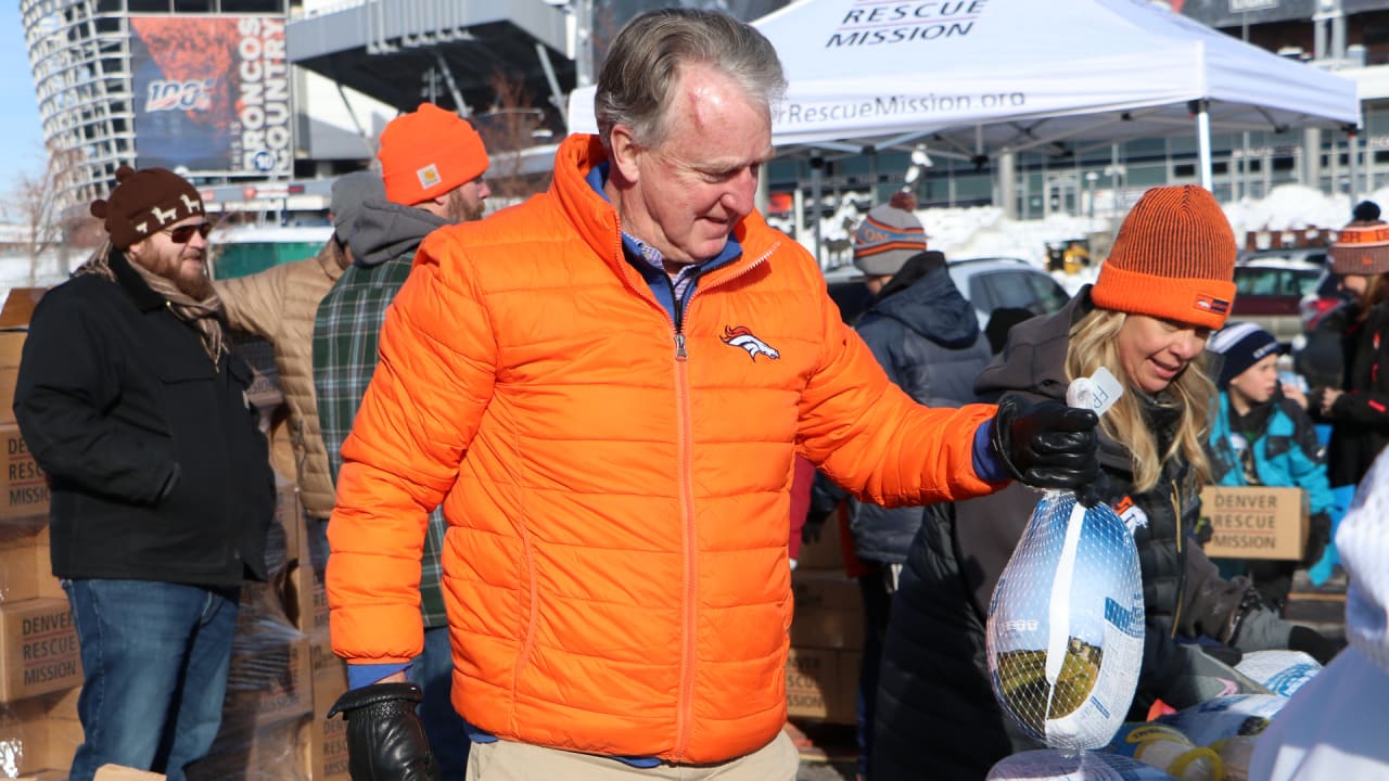 Joe Ellis, Broncos Women's Organization help hand out Thanksgiving ...