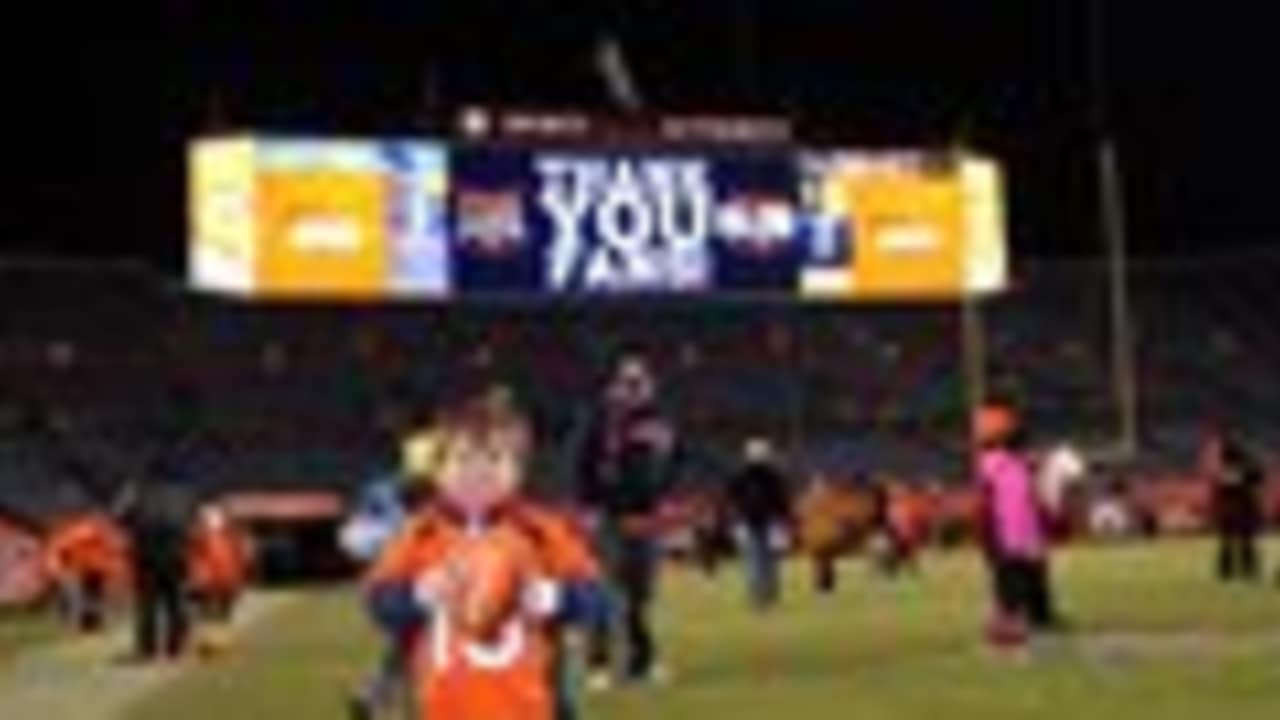 Broncos show appreciation for fans in Week 17
