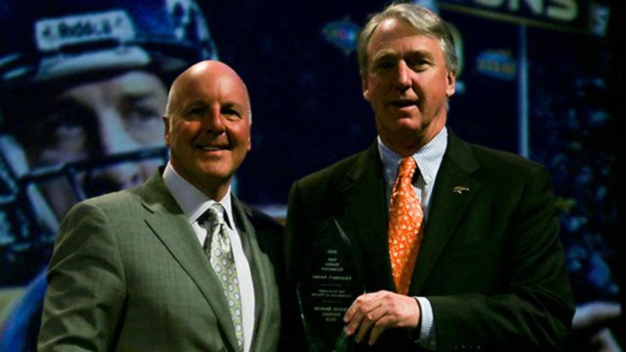 Broncos honored for Denver tourism after parade