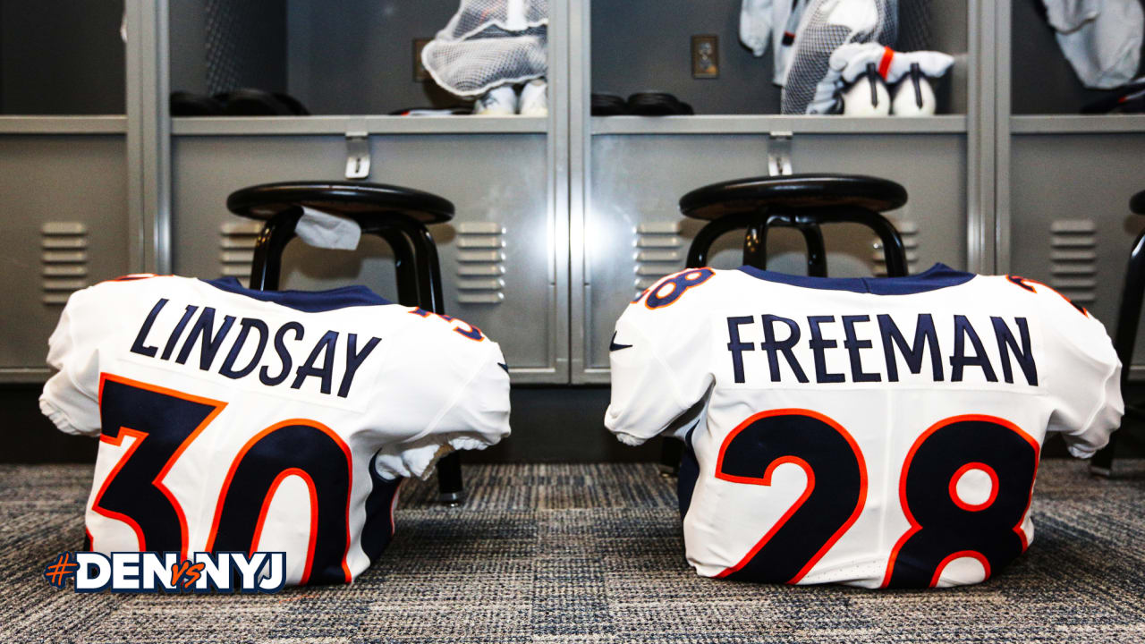 #DENvsNYJ: Go inside the Broncos' locker room at MetLife Stadium