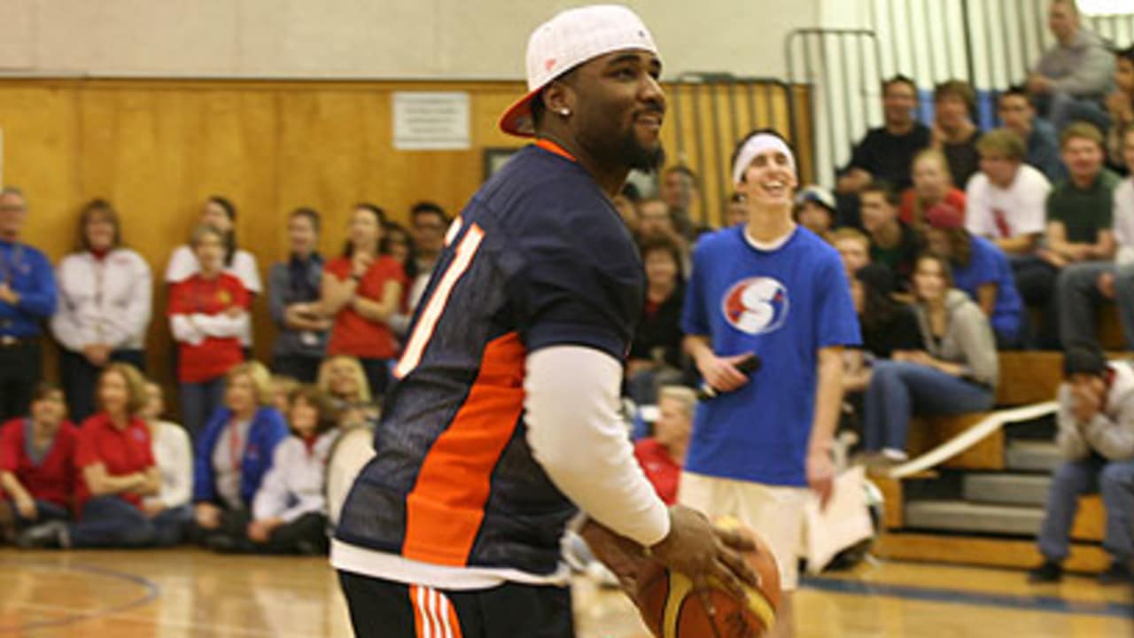 Ayers Shows His Support