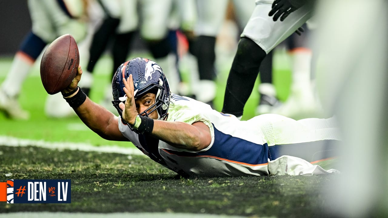 Russell Wilson rushes for a 3-yard touchdown | Broncos at Raiders