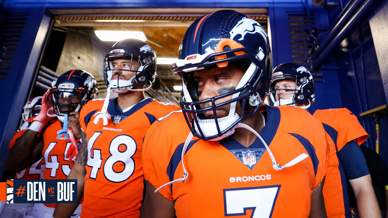 Pregame photos: Broncos arrive and prepare for preseason game vs. the Bills