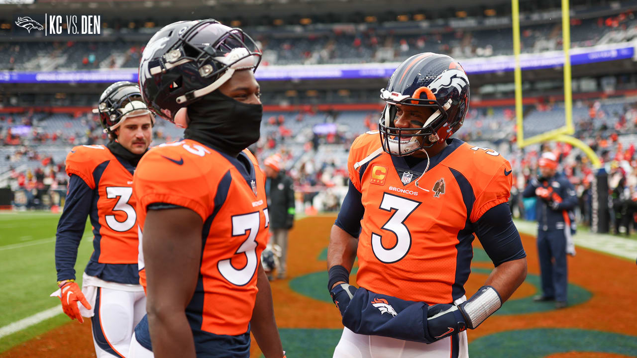 Pregame photos: Broncos arrive and prepare for Week 8 game vs. Chiefs