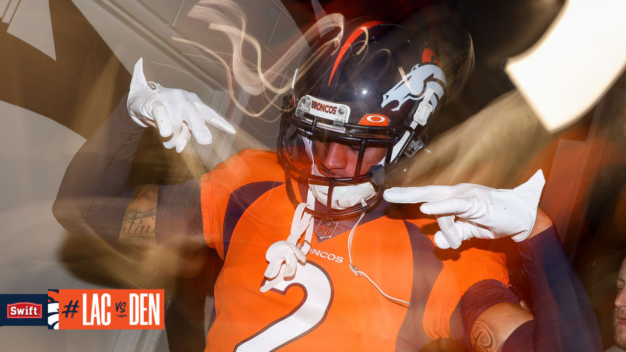 Pregame photos: Broncos arrive and prepare for Week 18 game vs. Chargers