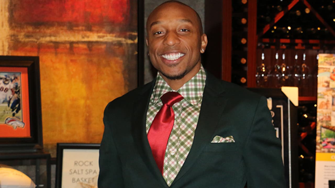 'Holidays with the Harrises' raises money for kids