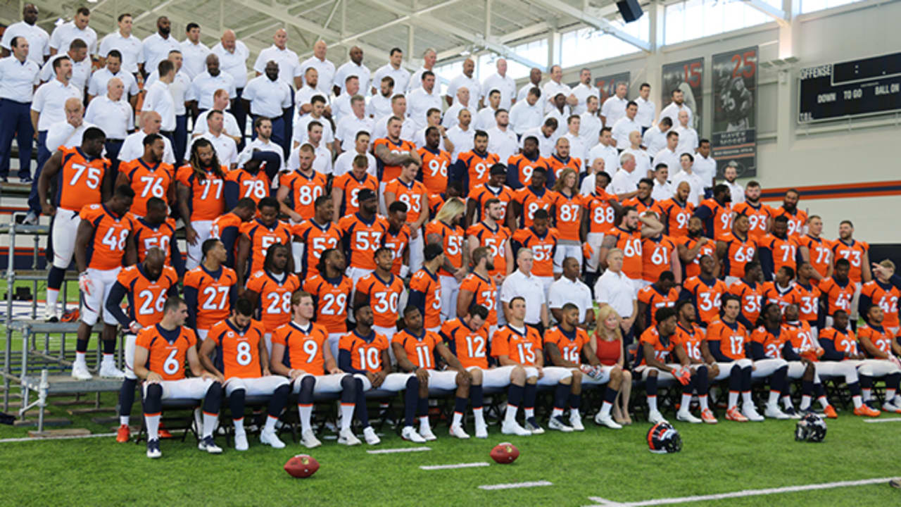 Behind-the-scenes: Broncos snap annual team photo
