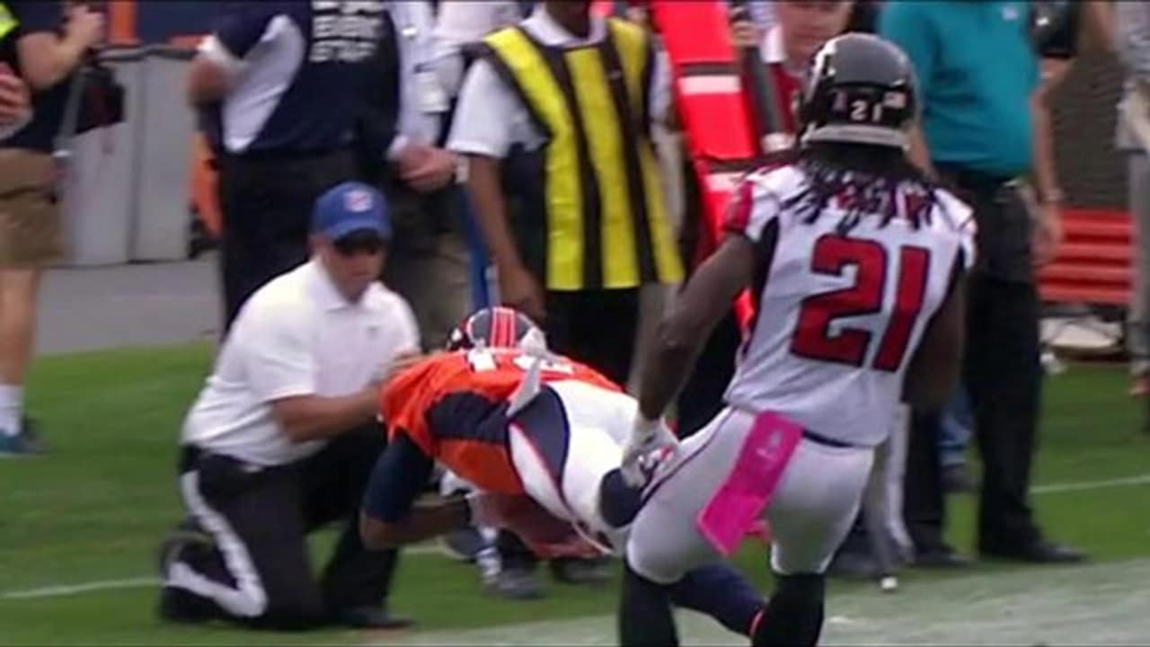 Sanders makes low, toe-dragging catch