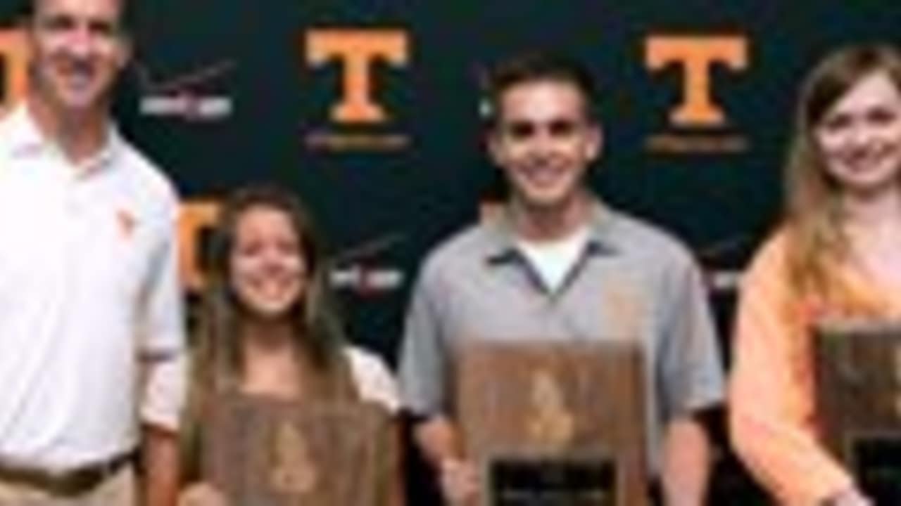 Peyton Manning awards scholarships to select students
