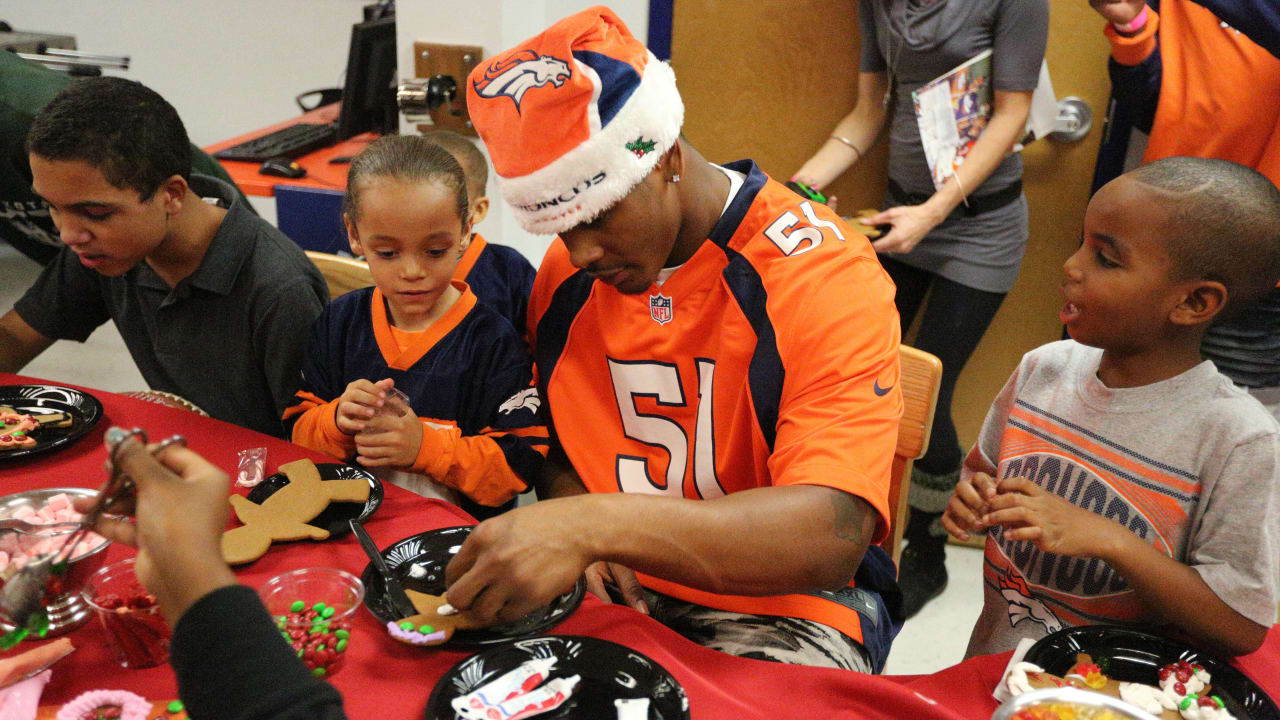 Broncos visit Denver Rescue Mission