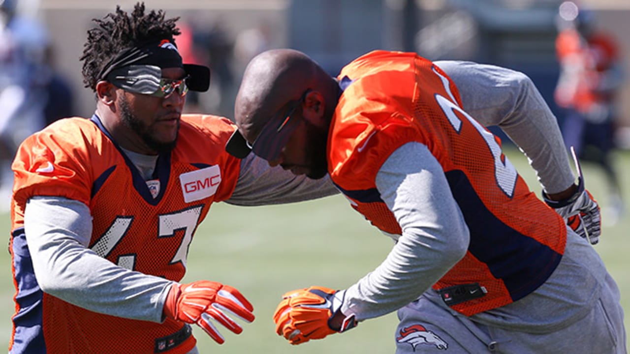 Broncos defensive backs practice with blinders