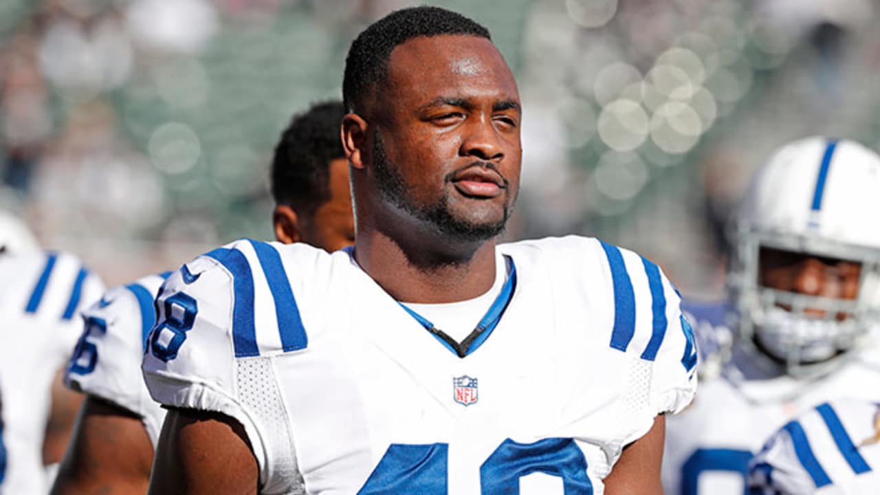 Broncos sign LB Deiontrez Mount, waive DL Jimmy Bean