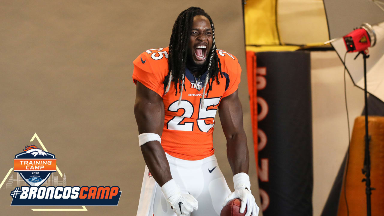 Flash bulbs for Flash Gordon: Broncos veterans smile for the camera