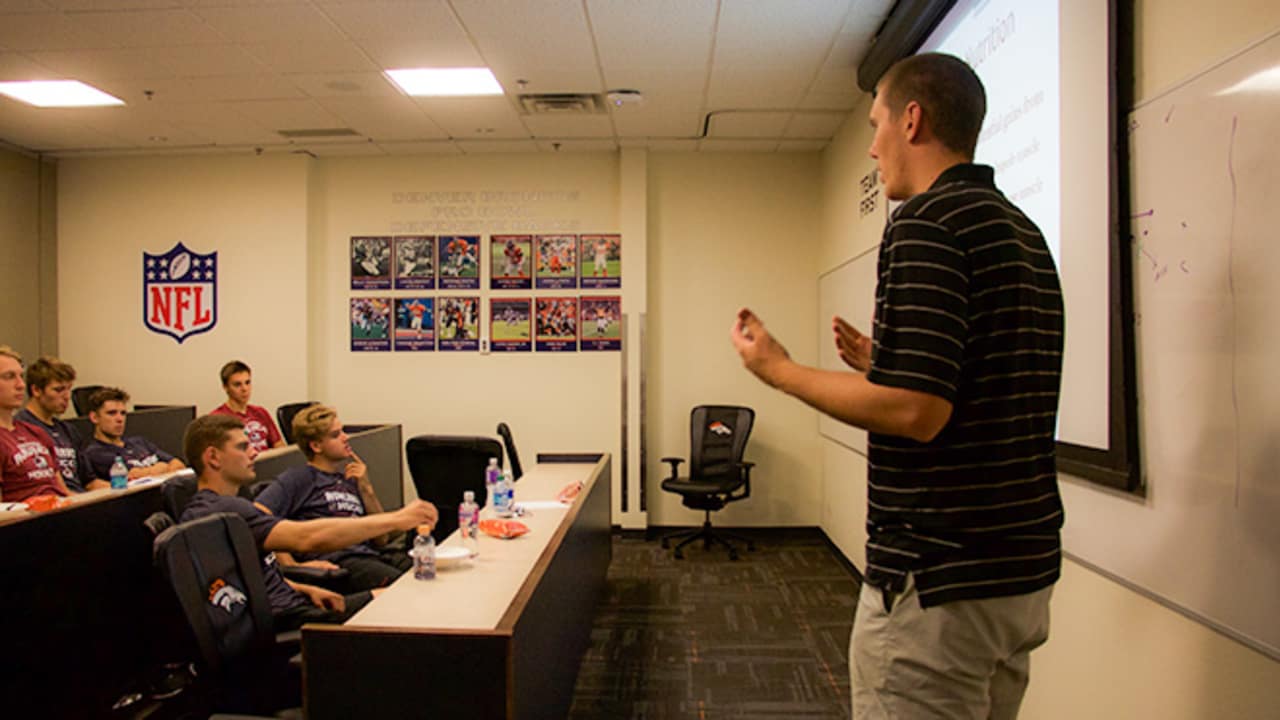 Bryan Snyder trains Colorado Avalanche rookies on proper nutrition