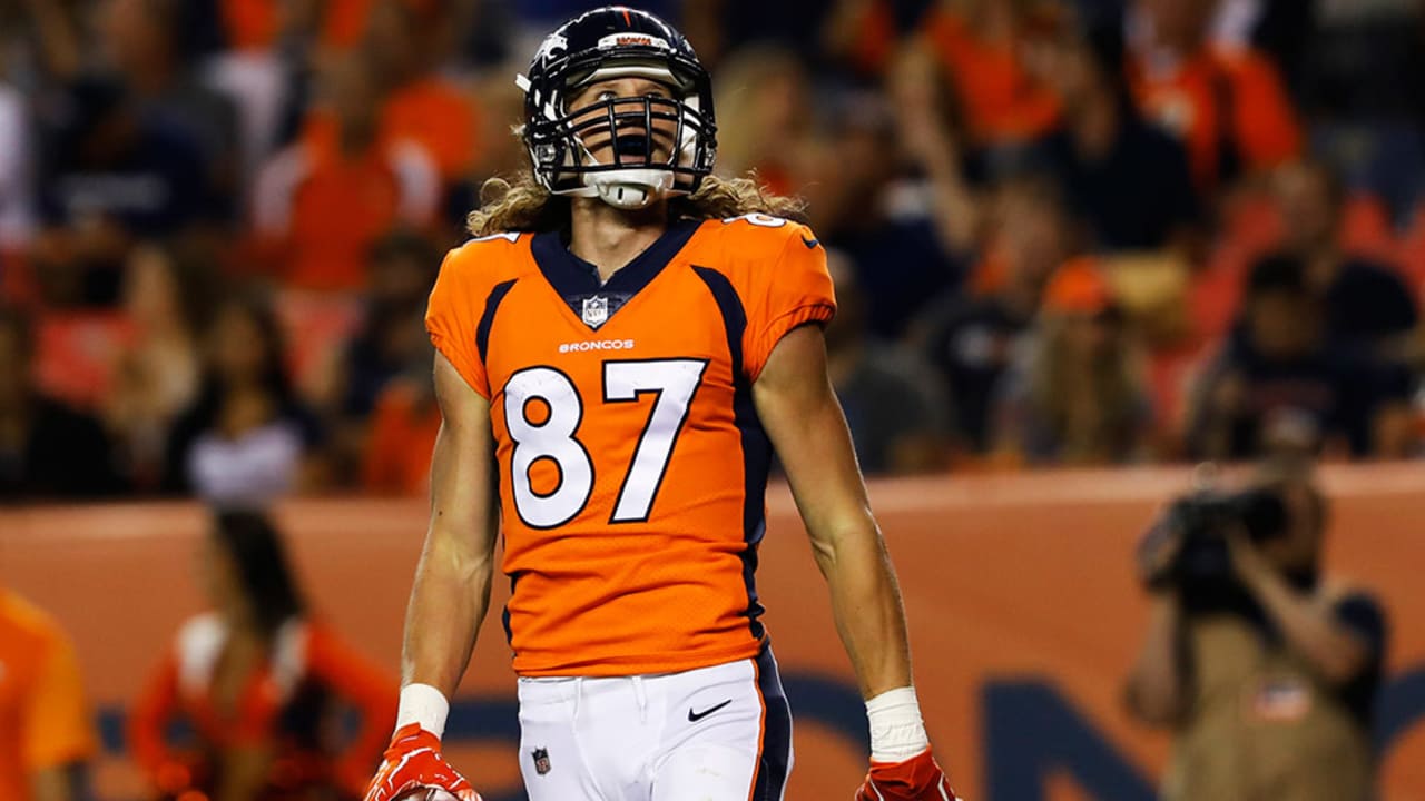 Kyle Sloter finds Jordan Taylor up the middle for 32-yard gain