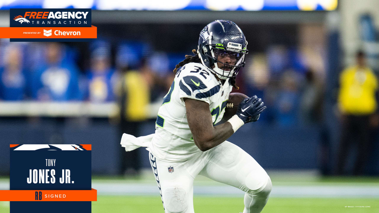 Broncos sign RB Tony Jones Jr.