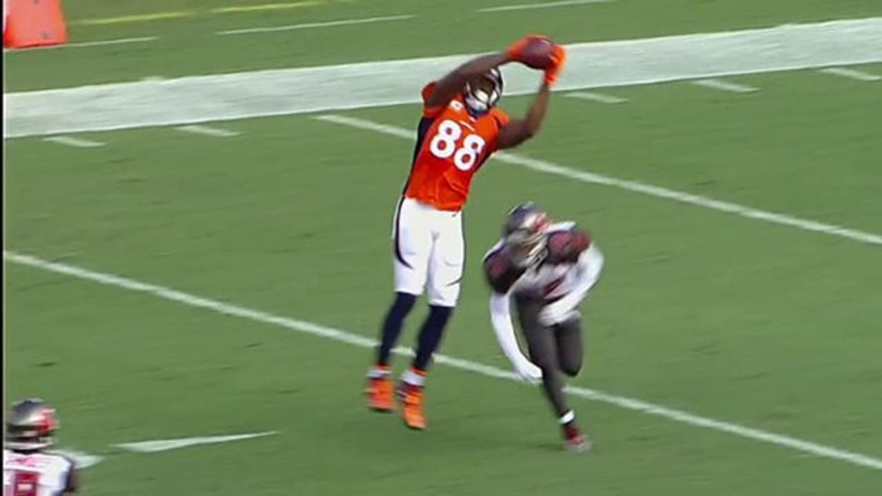 Demaryius Thomas extends for 17-yard catch