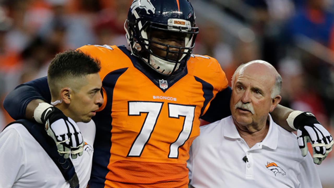 Darrion Weems, Corey Nelson exit with injuries