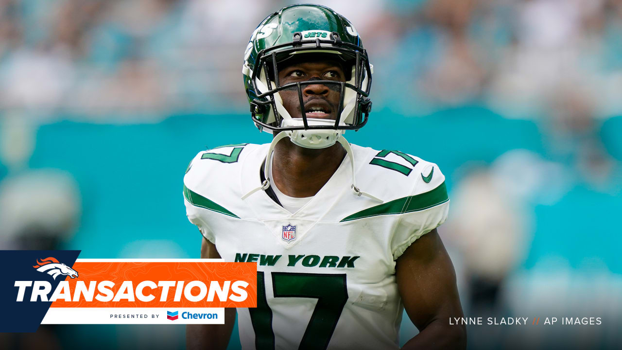 Broncos sign WR Vyncint Smith to practice squad