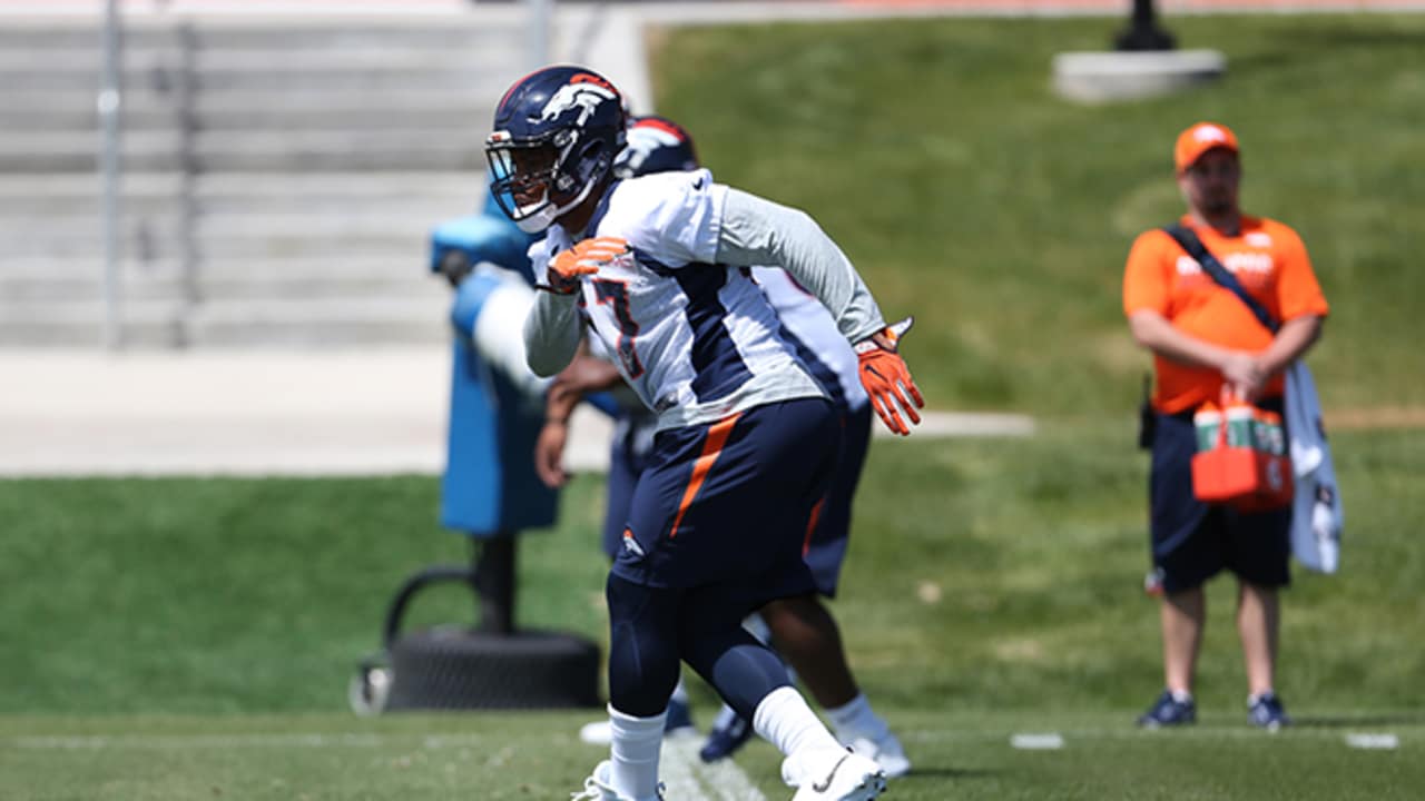 Walker realizes dream on the field with Broncos