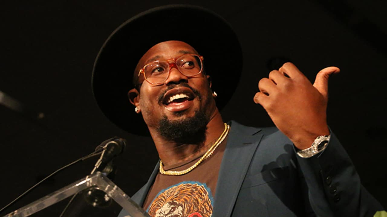 Miller accepts 2016 Male Athlete of the Year award