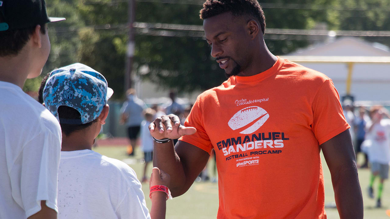 Emmanuel Sanders shares tips with kids at his football camp