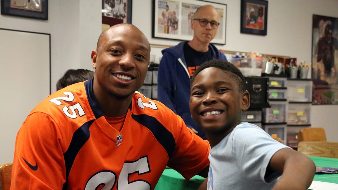 Chris Harris Jr. surprises kids at the Denver Rescue Mission