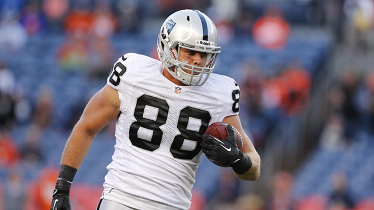 Broncos sign Nick Kasa, waive Dan Light