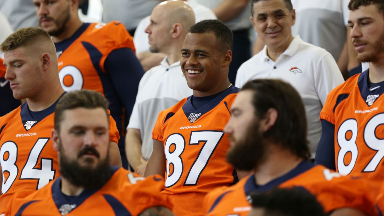 Behind the scenes at the Broncos' 2019 team photo
