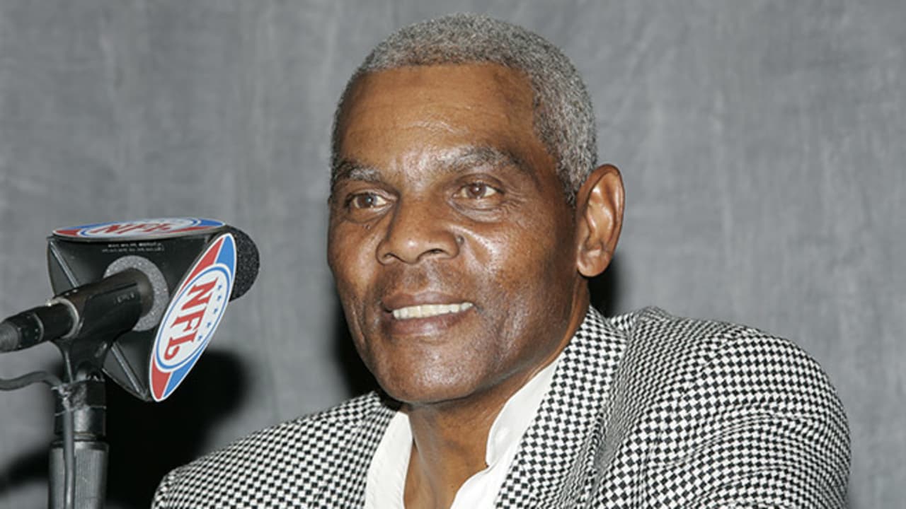 Former Bronco Marlin Briscoe honored by alma mater with statue