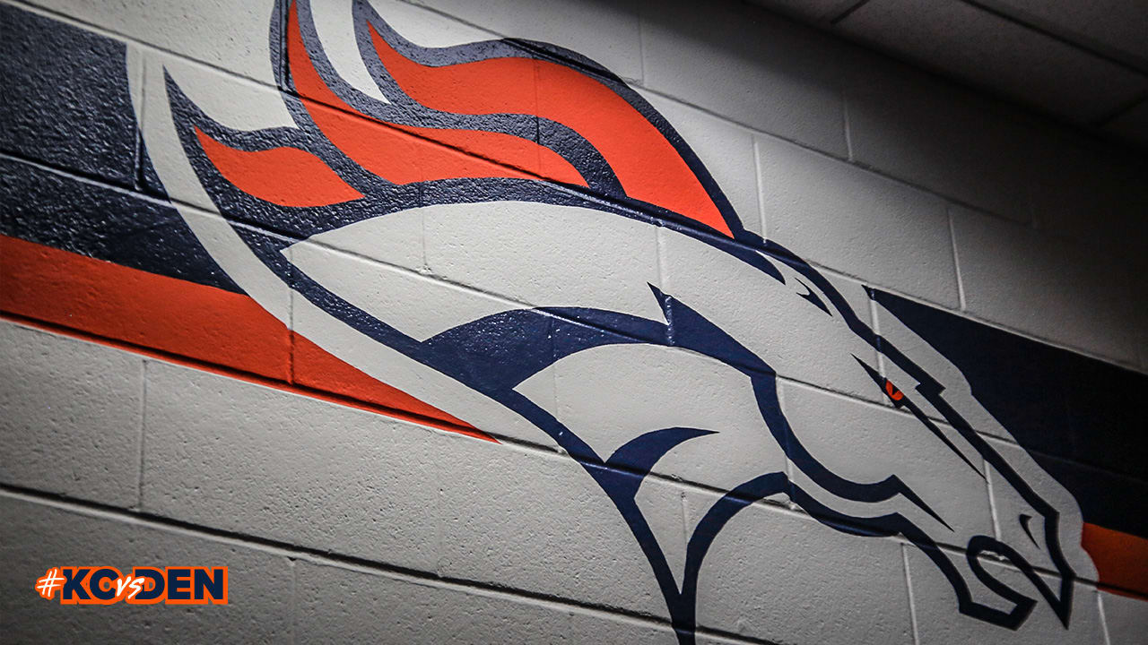 #KCvsDEN: Go inside the Broncos' locker room before 'Monday Night Football'