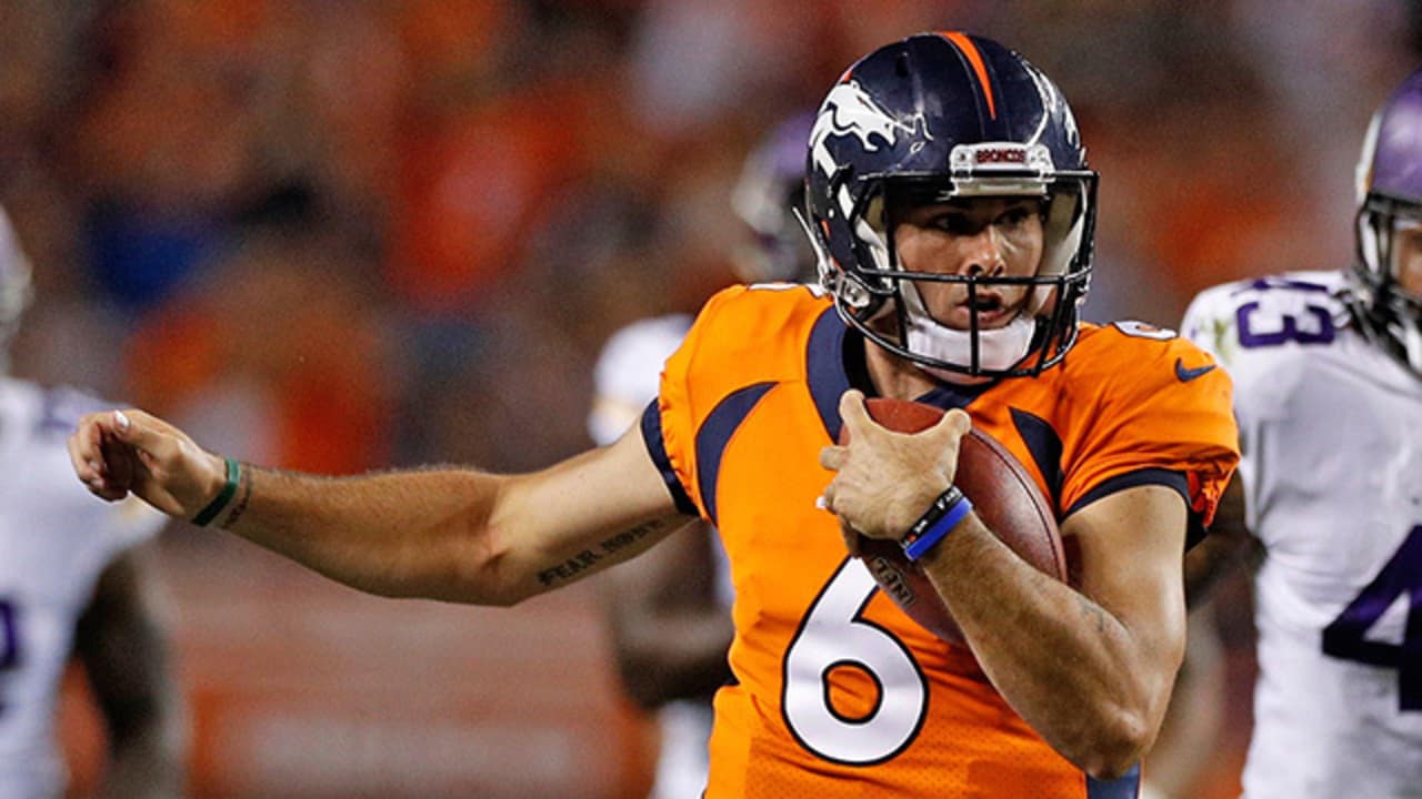 Chad Kelly finds a gap, scrambles for 17 yards