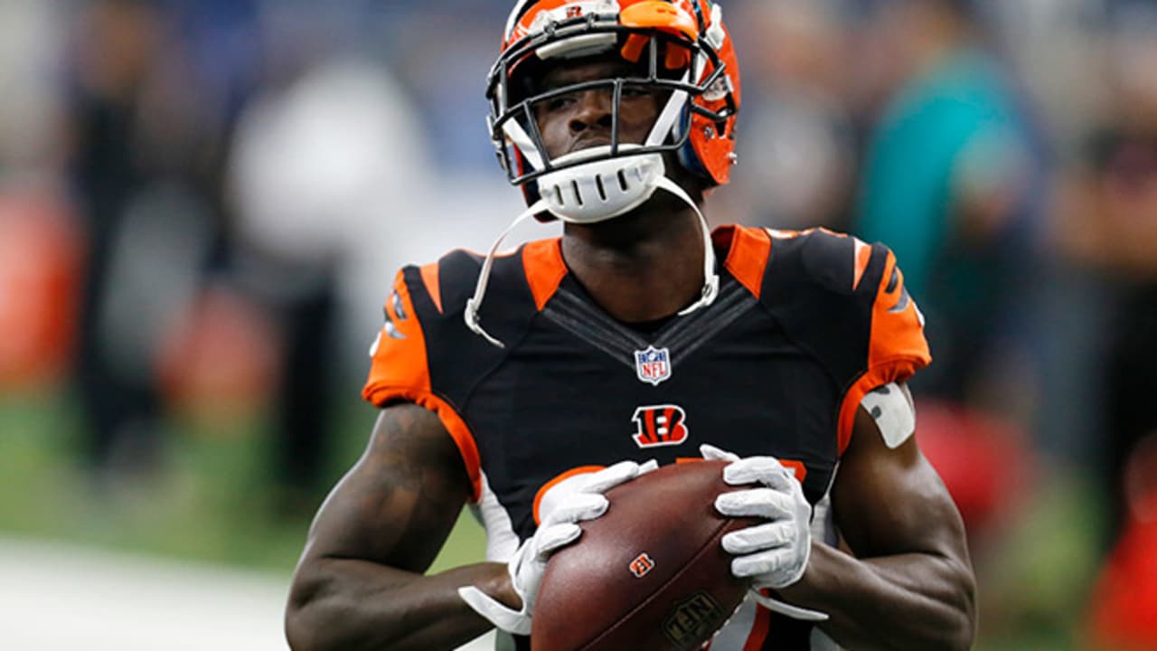 Broncos sign CB Chris Lewis-Harris, waive Taurean Nixon