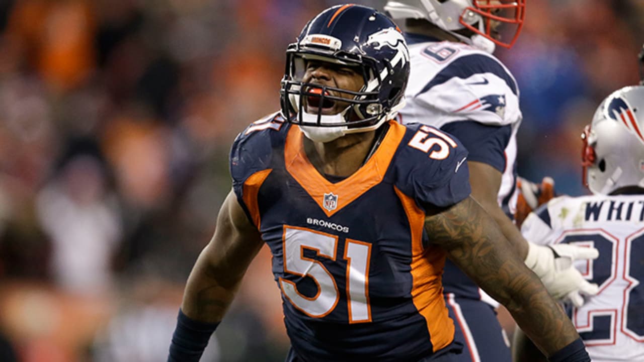 Todd Davis, three more Broncos sign tenders