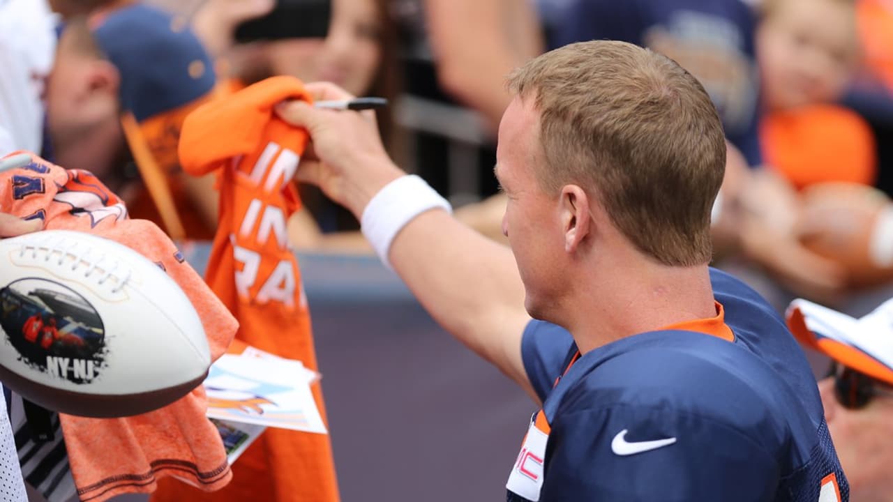 Emotional Moore Returns to Stadium