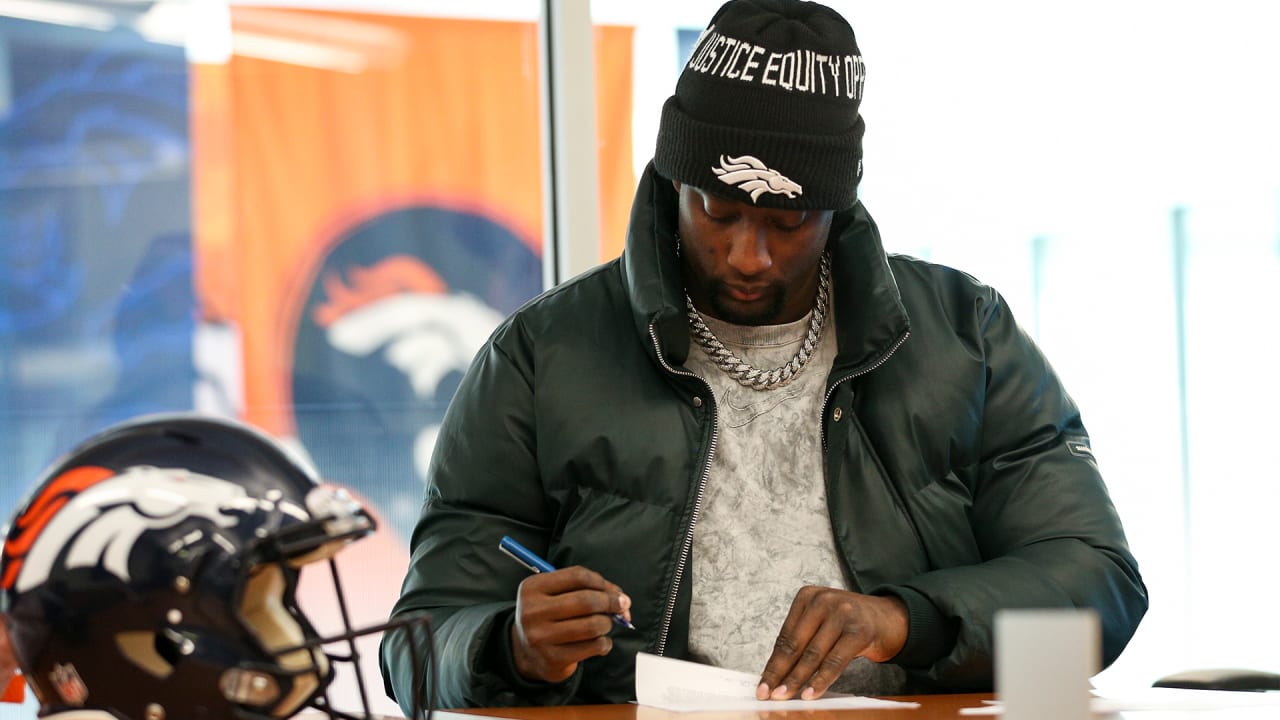 Calvin Anderson signs new deal with Broncos, eyes starting RT spot