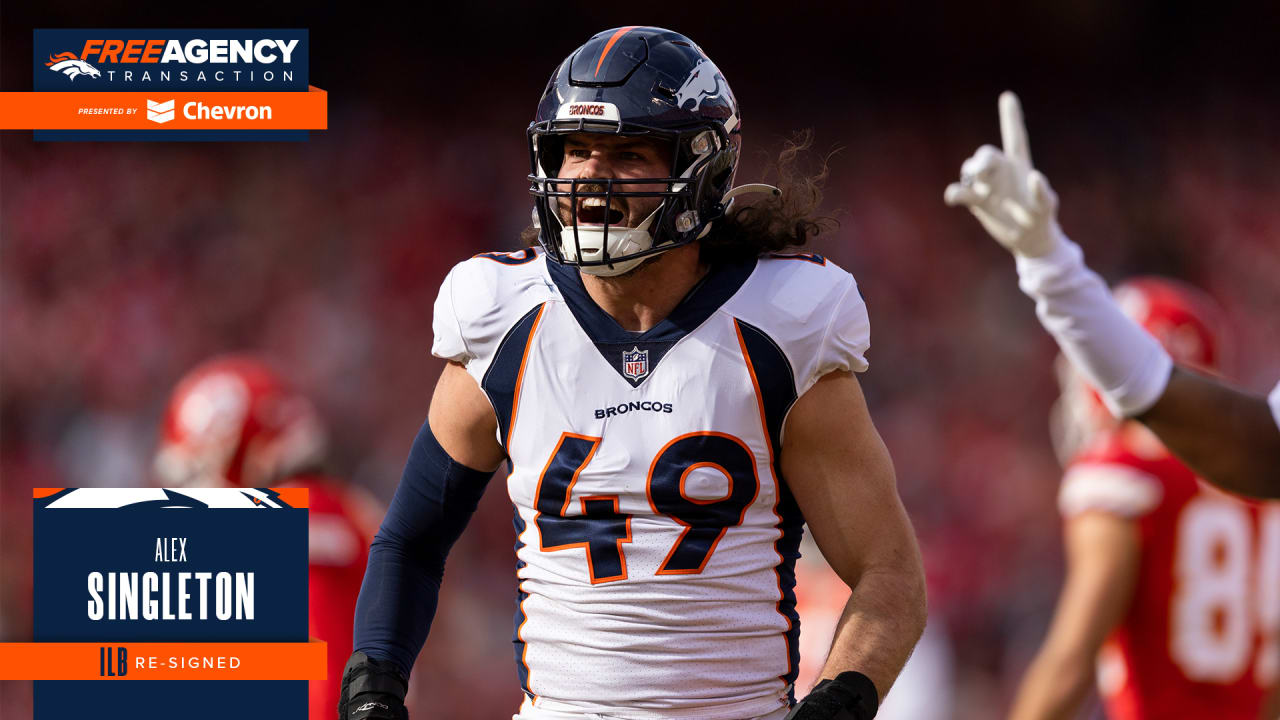 Broncos re-sign ILB Alex Singleton