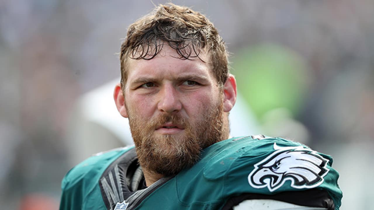 Broncos trade for Eagles guard Allen Barbre