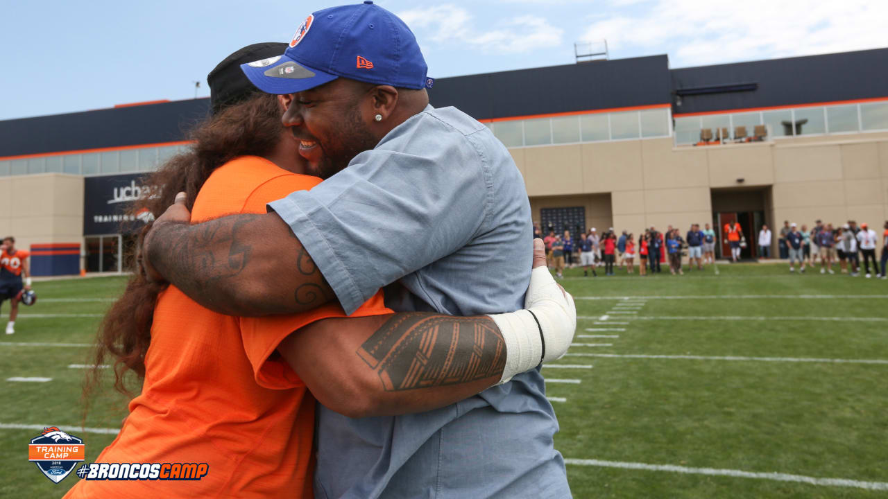 Broncos present and past reunite on alumni day at Day 10 of #BroncosCamp