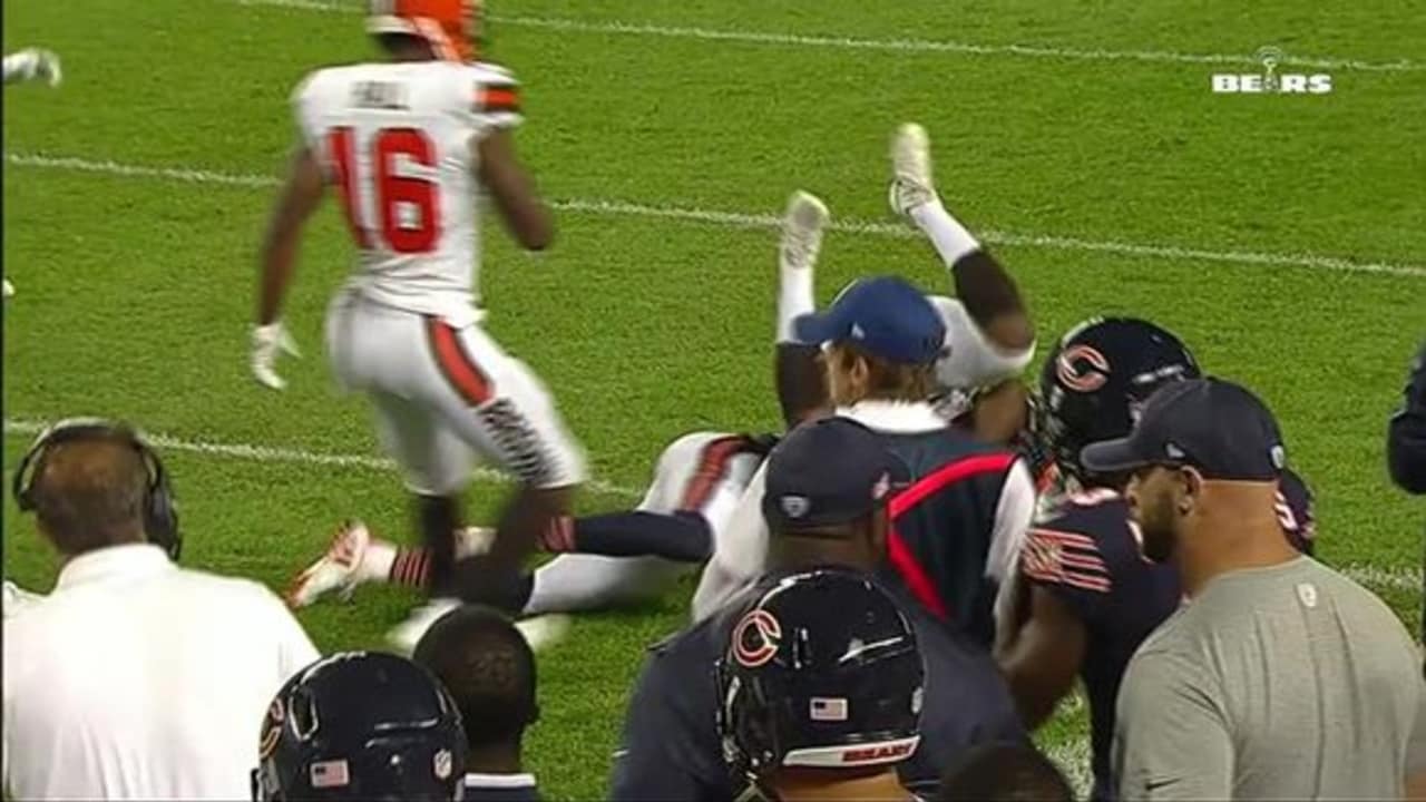 Matthew Dayes runs to the outside for 22 yards