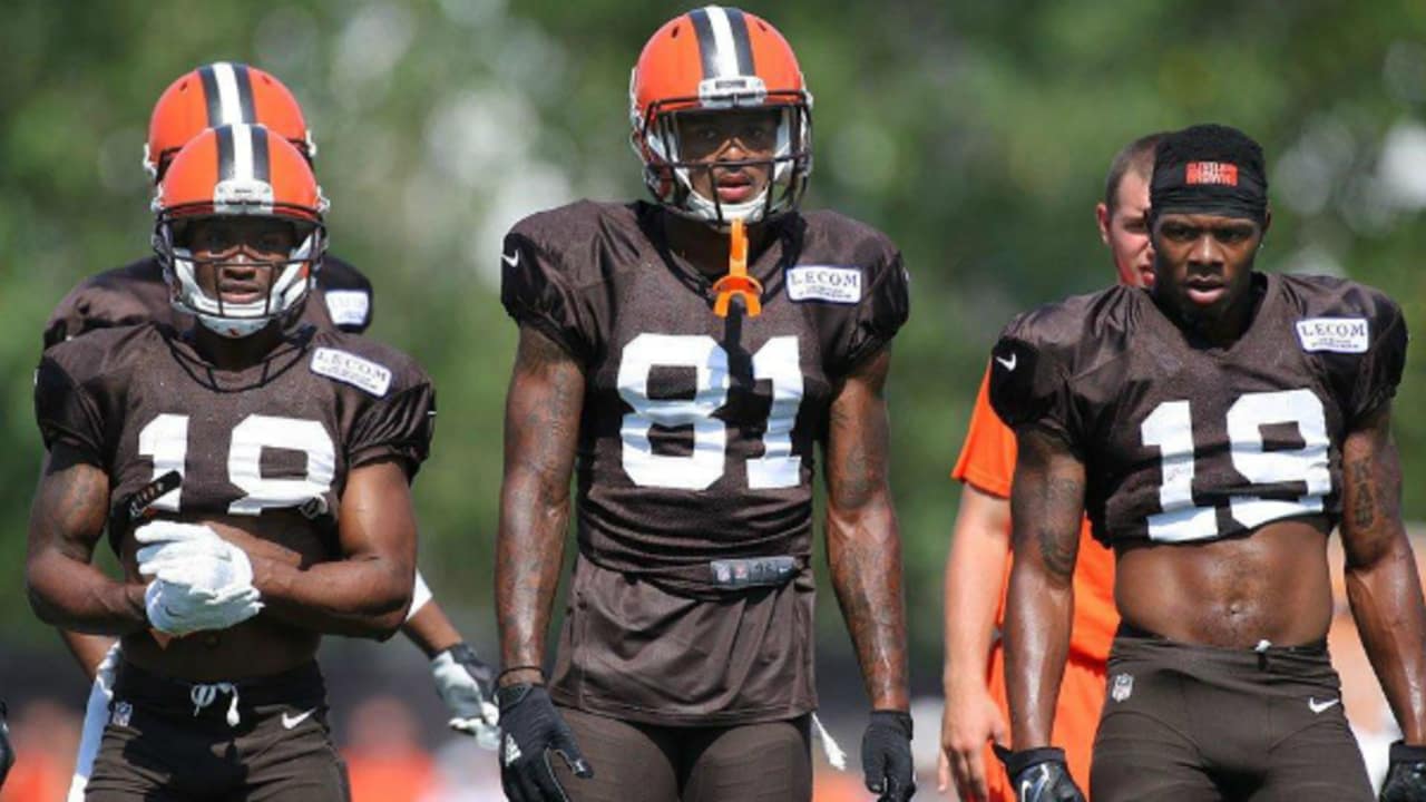 Al Saunders approaches young, talented and crowded WRs room with care