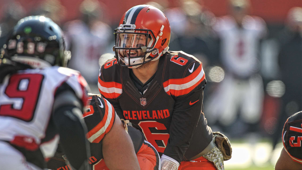 Baker Mayfield showcases swagger on the field and at the podium