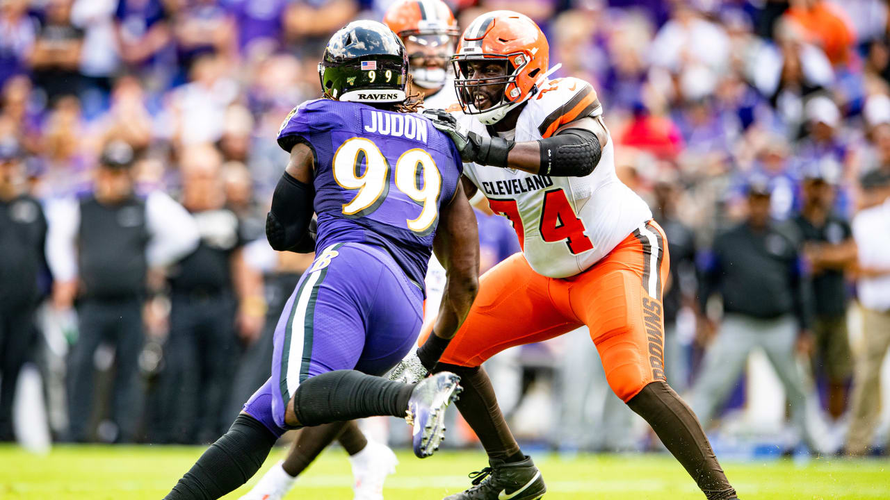 Browns offensive line thrives with Chris Hubbard back in starting lineup