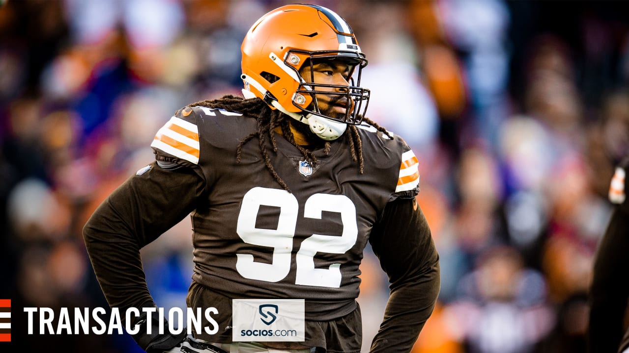 Browns sign DT Sheldon Day, DE Stephen Weatherly, make other roster moves