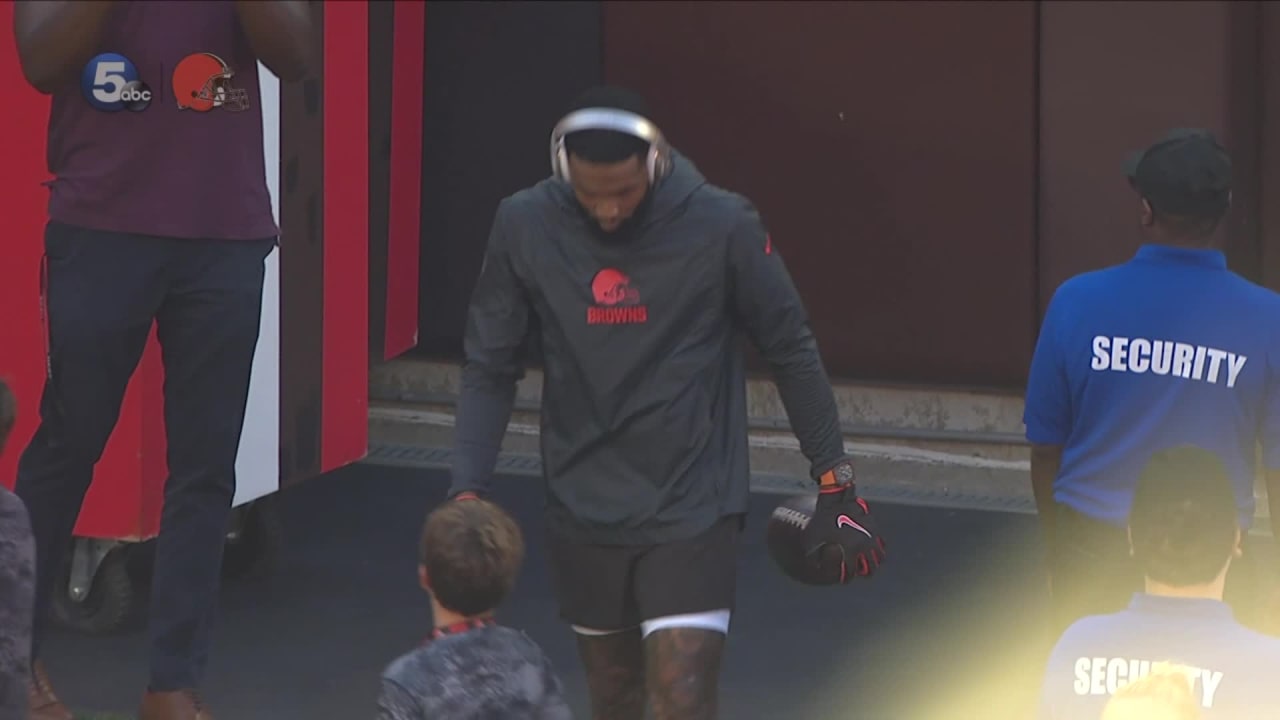 OBJ makes effortless one-handed catch then immediately signs autographs