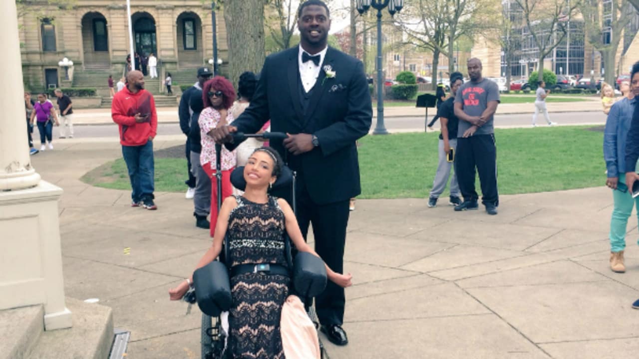 Surprise prom date leaves lasting impression on Browns OL Cameron Erving