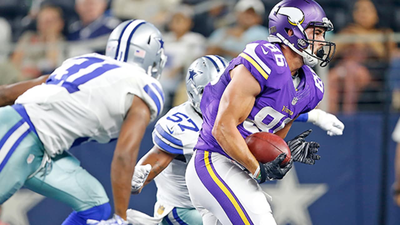 Browns claim TE Chase Ford