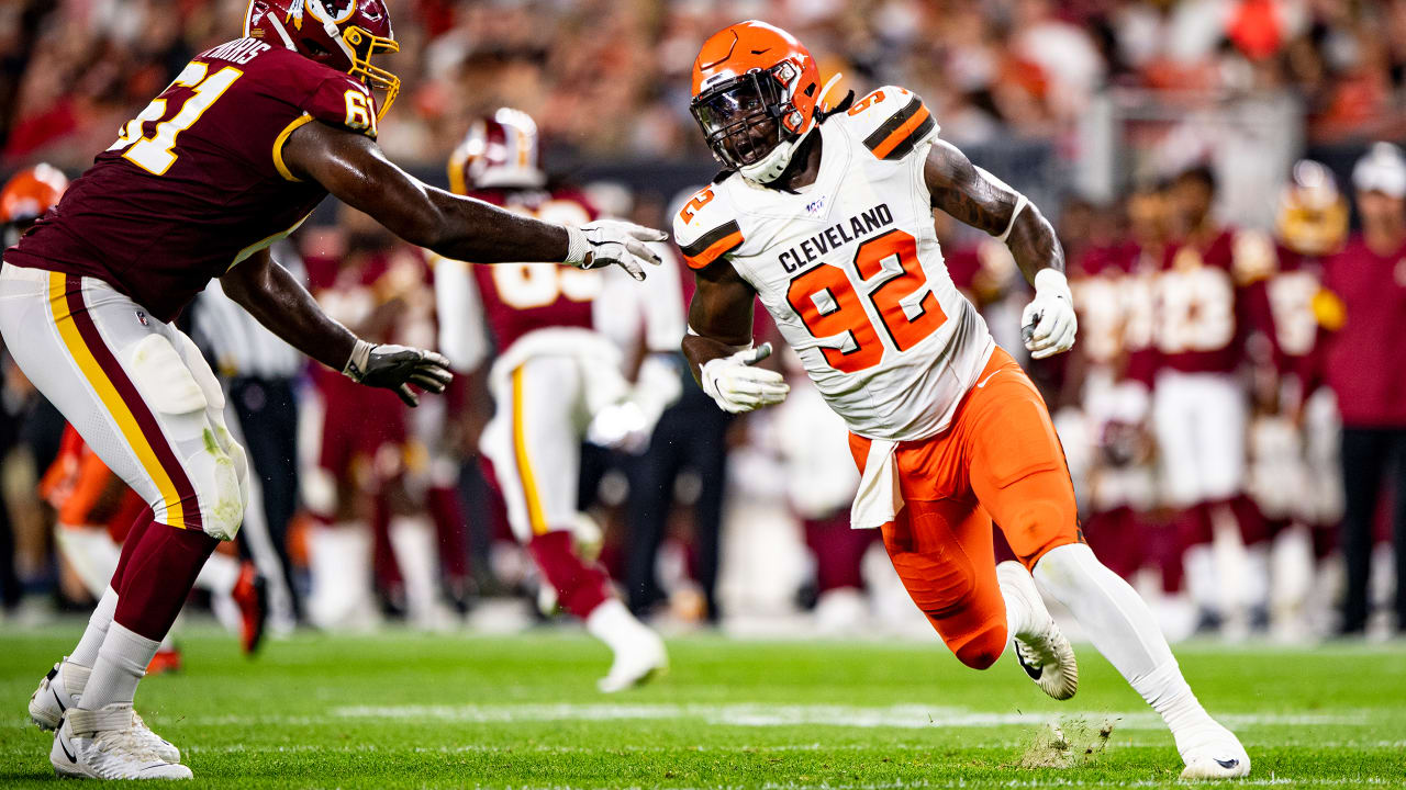 Browns' Chad Thomas diagnosed with neck sprain after scary moment at ...