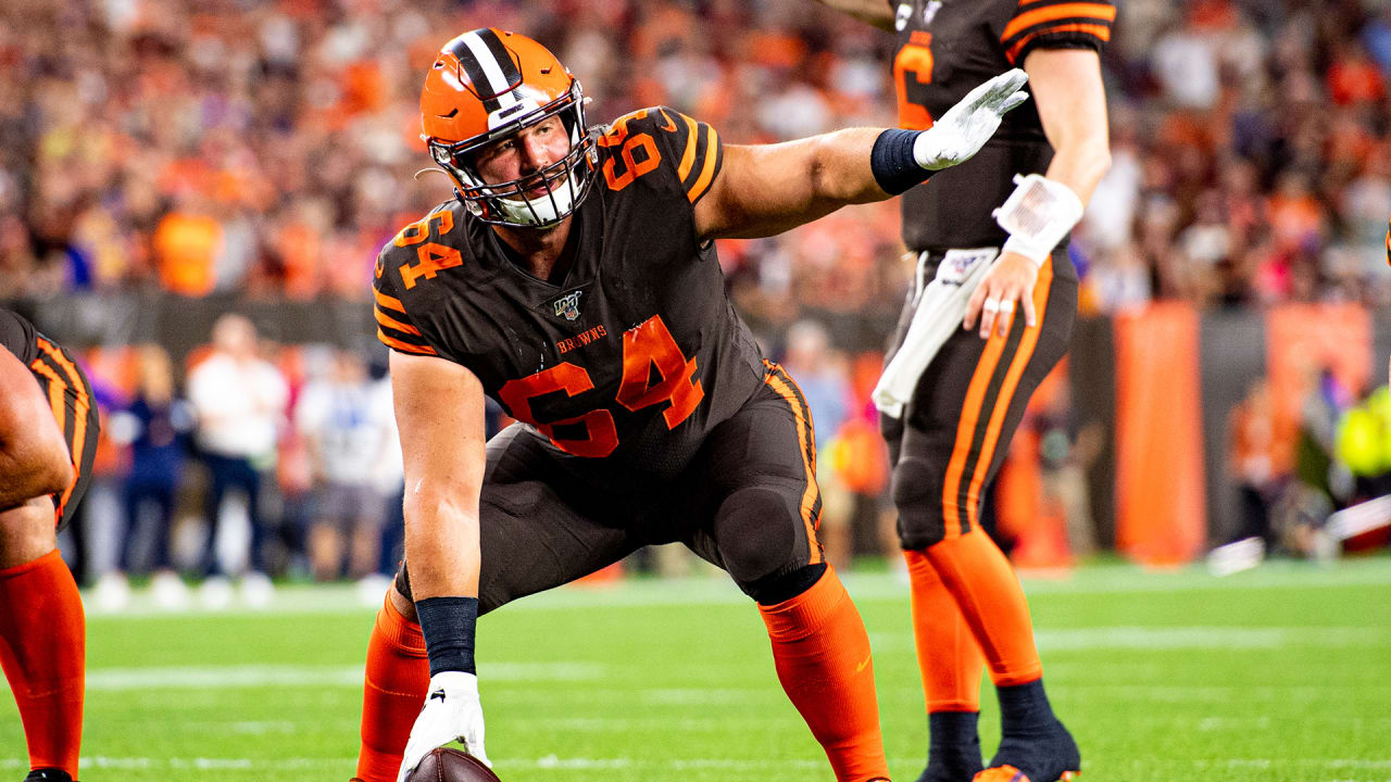 2 Minute Drill: Browns sign JC Tretter to contract extension