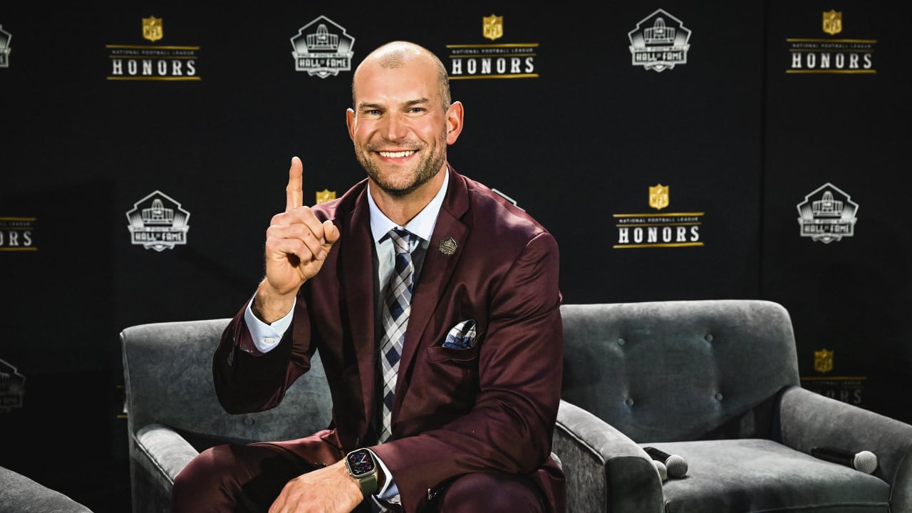 Photos: Joe Thomas named 1st-ballot Hall of Famer at NFL Honors